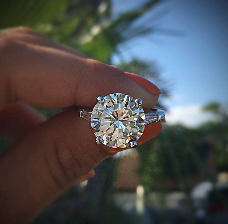 Top 10 Round Engagement Rings of 2016